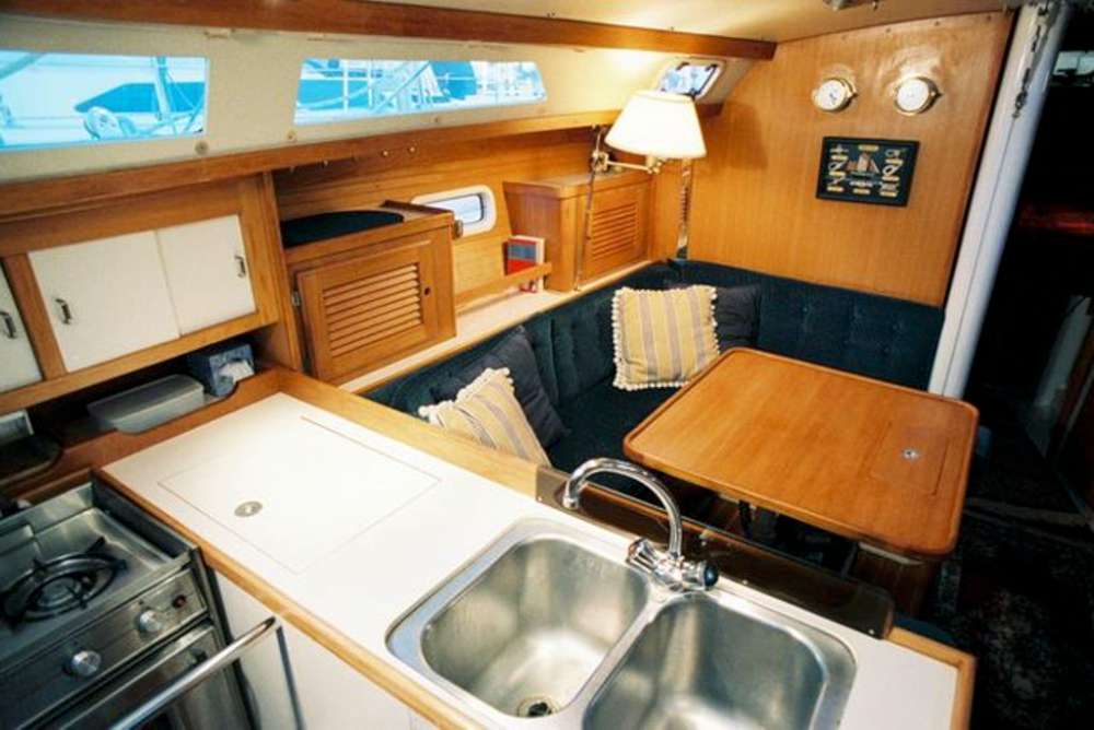 Large - Chicago Sailboat Charters